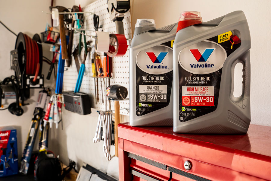 Oil Viscosity Explained: 5w20 vs. 5w30 vs. 10w30 - AutoZone