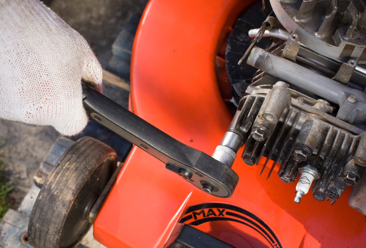 How to Winterize a Lawn Mower and Equipment - AutoZone