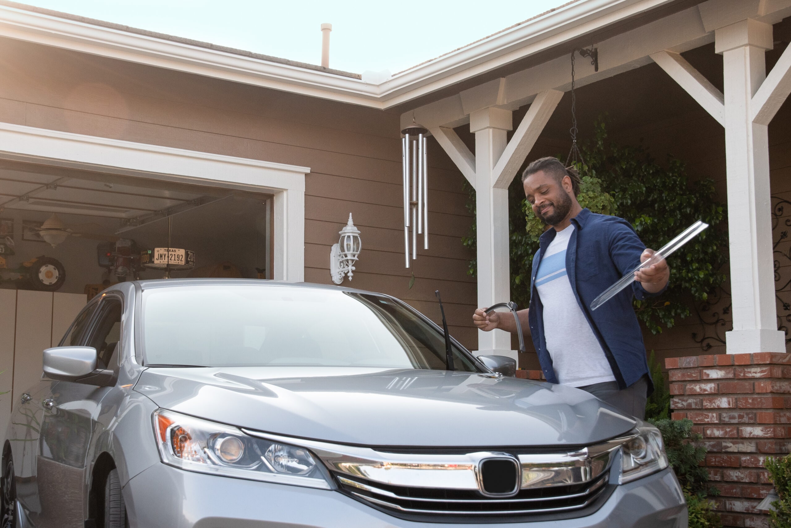 How to Remove Bugs from Your Windshield - AutoZone