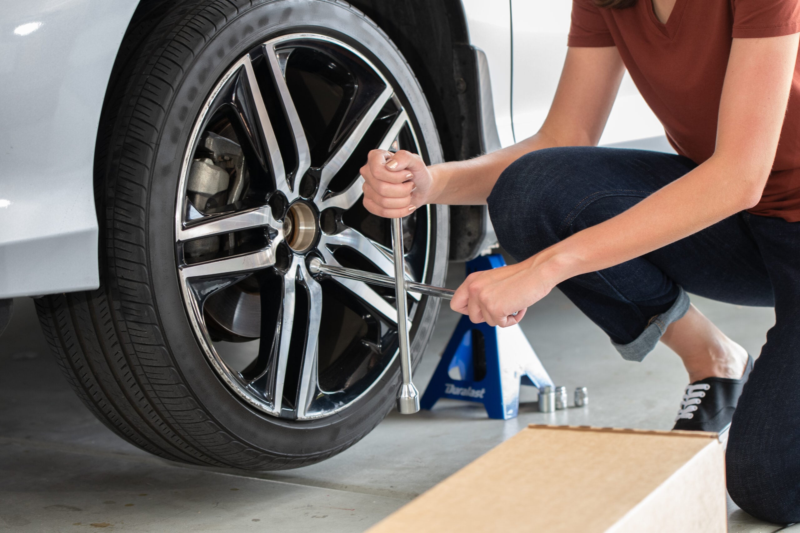 How to Replace a Wheel on a Car - AutoZone