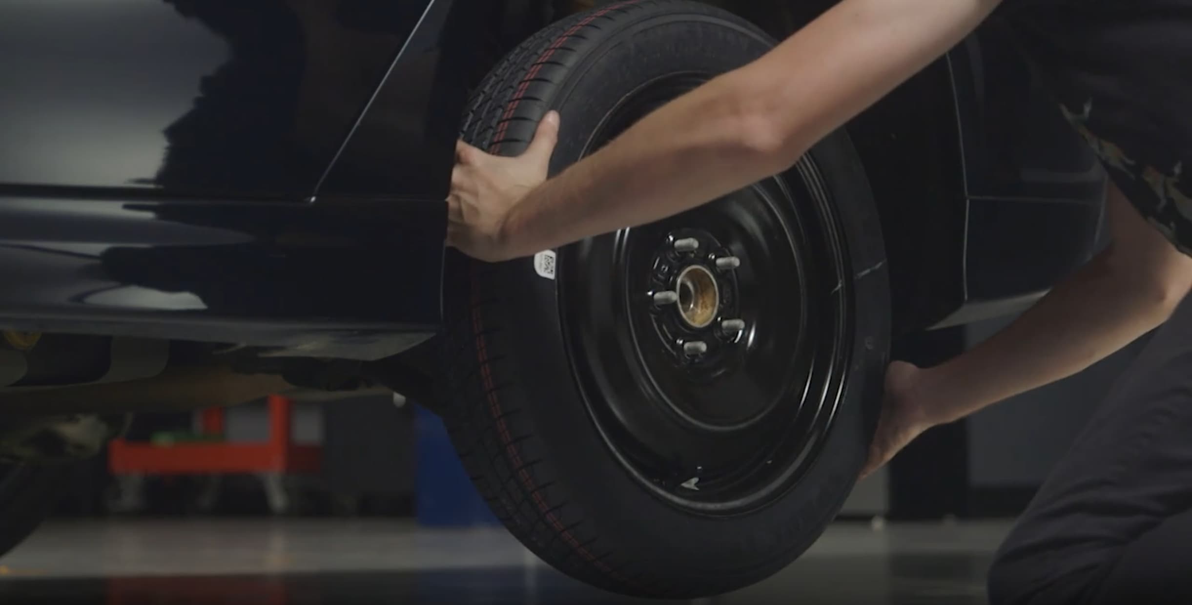 How To Change a Flat Tire - AutoZone