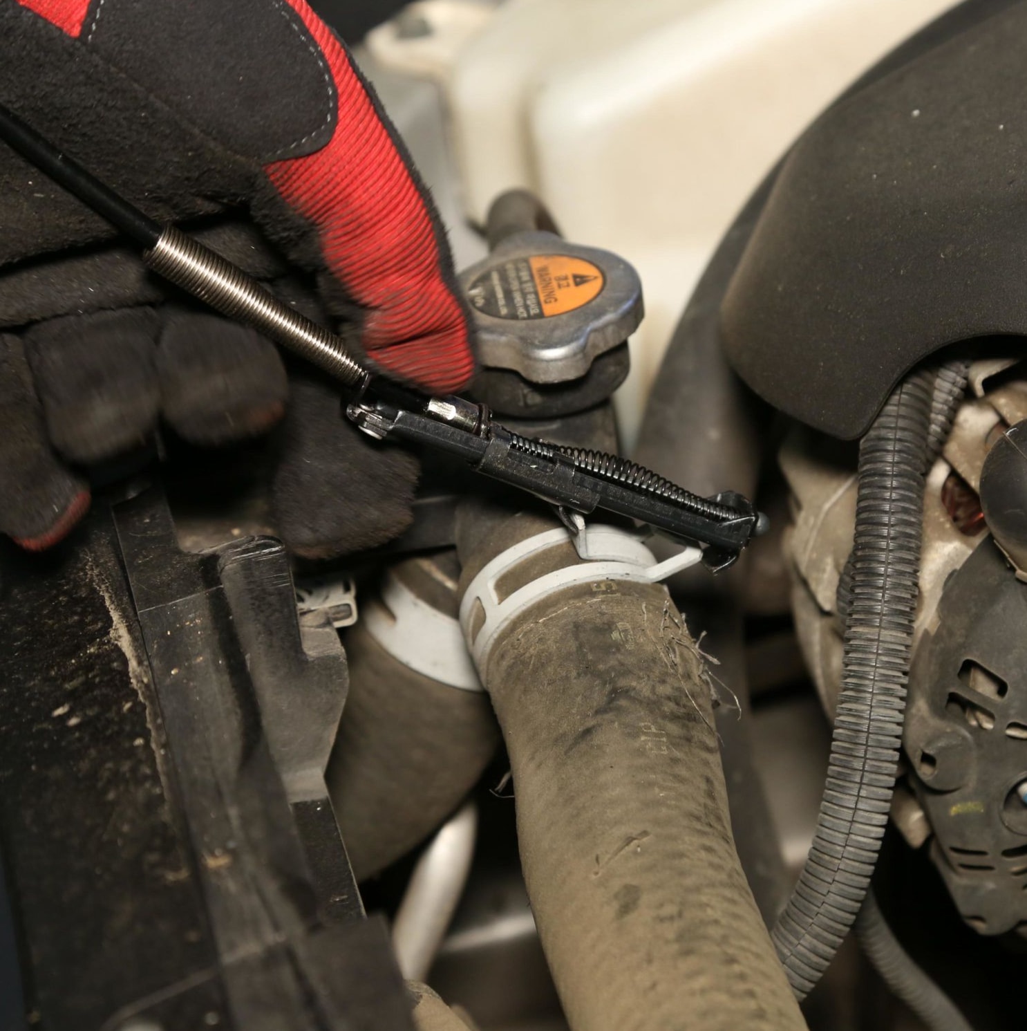 Signs & Symptoms of a Bad Radiator Hose - AutoZone