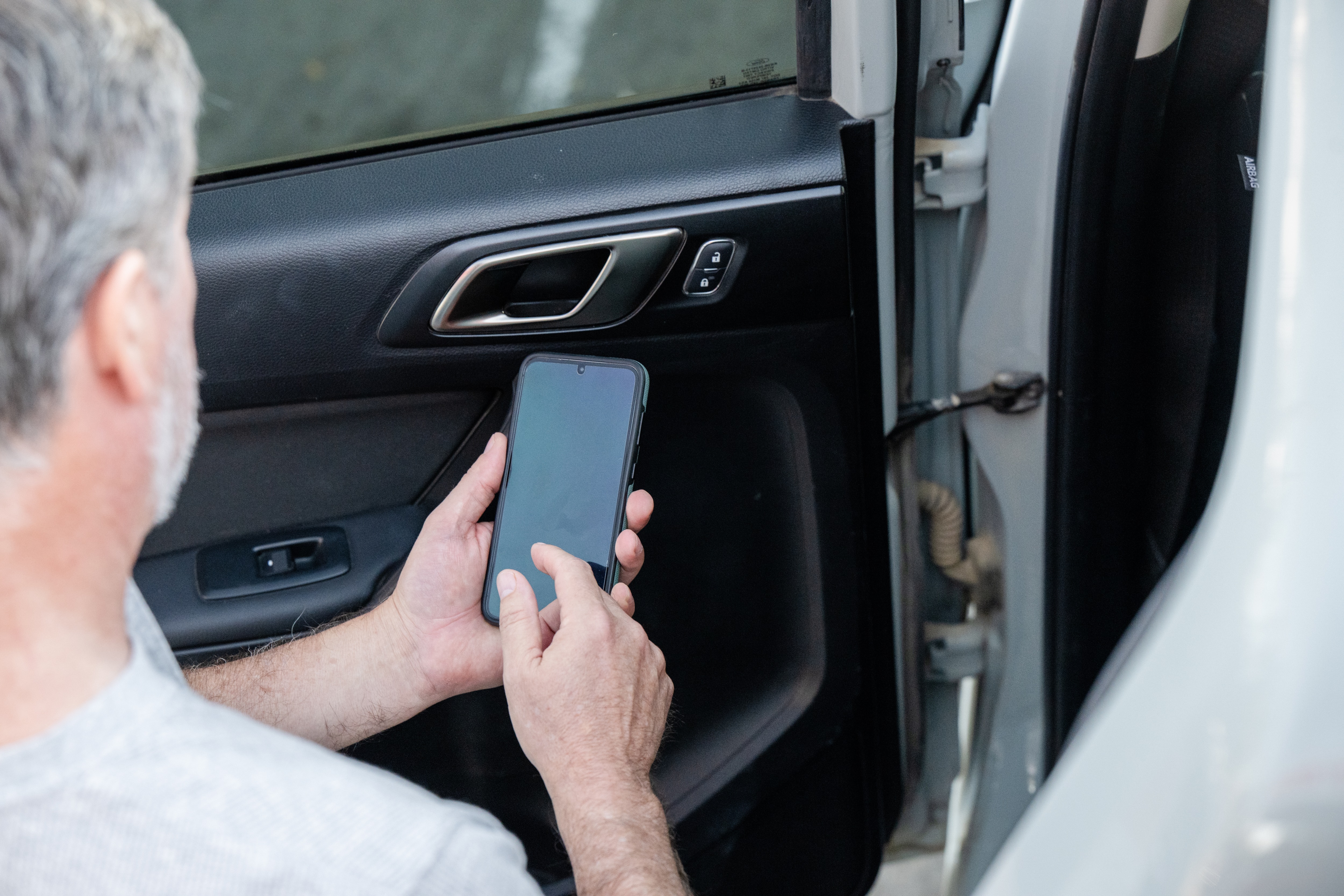 How to Replace Car Weatherstripping - AutoZone