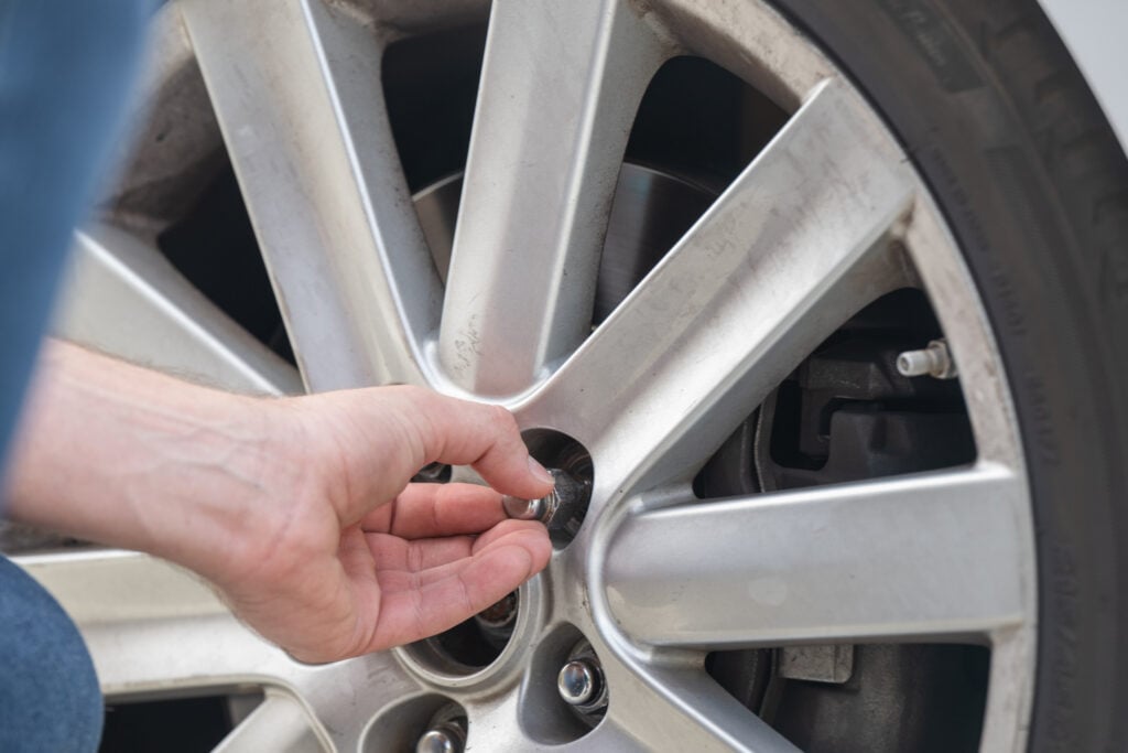 Lug Bolts vs. Lug Nuts: What’s the Difference? - AutoZone