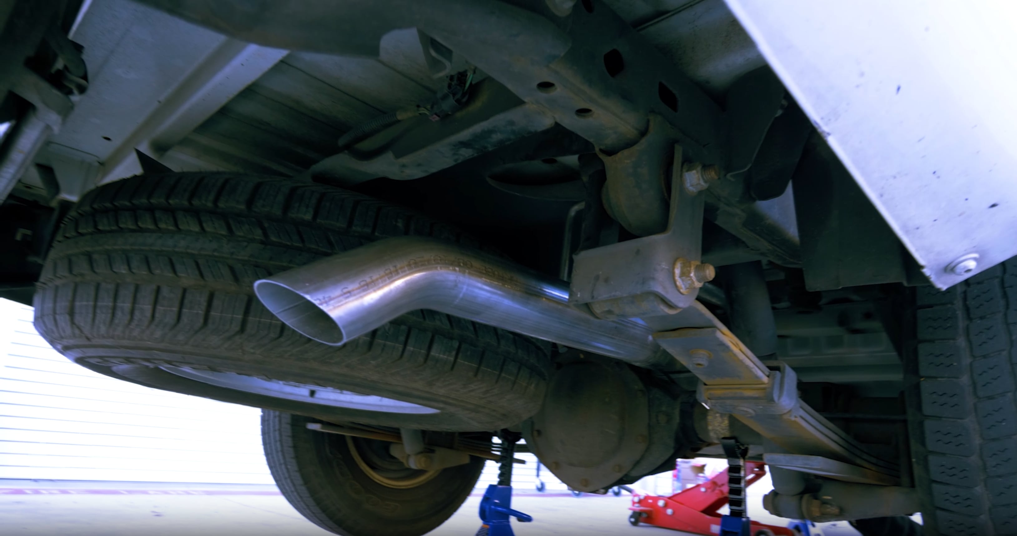 How to Know if Your Leaf Springs Are Bad - AutoZone