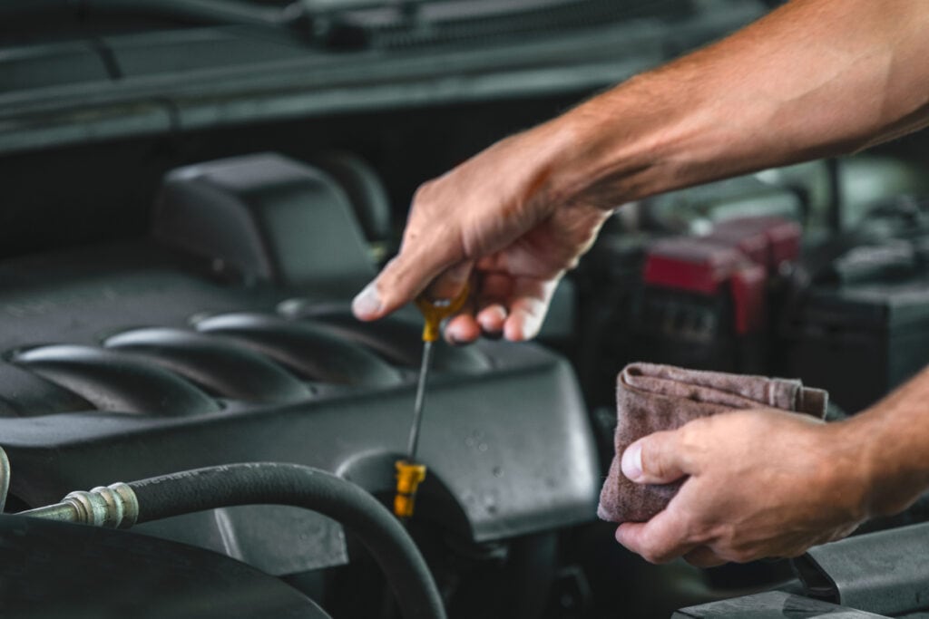 How and When To Check Your Oil - AutoZone